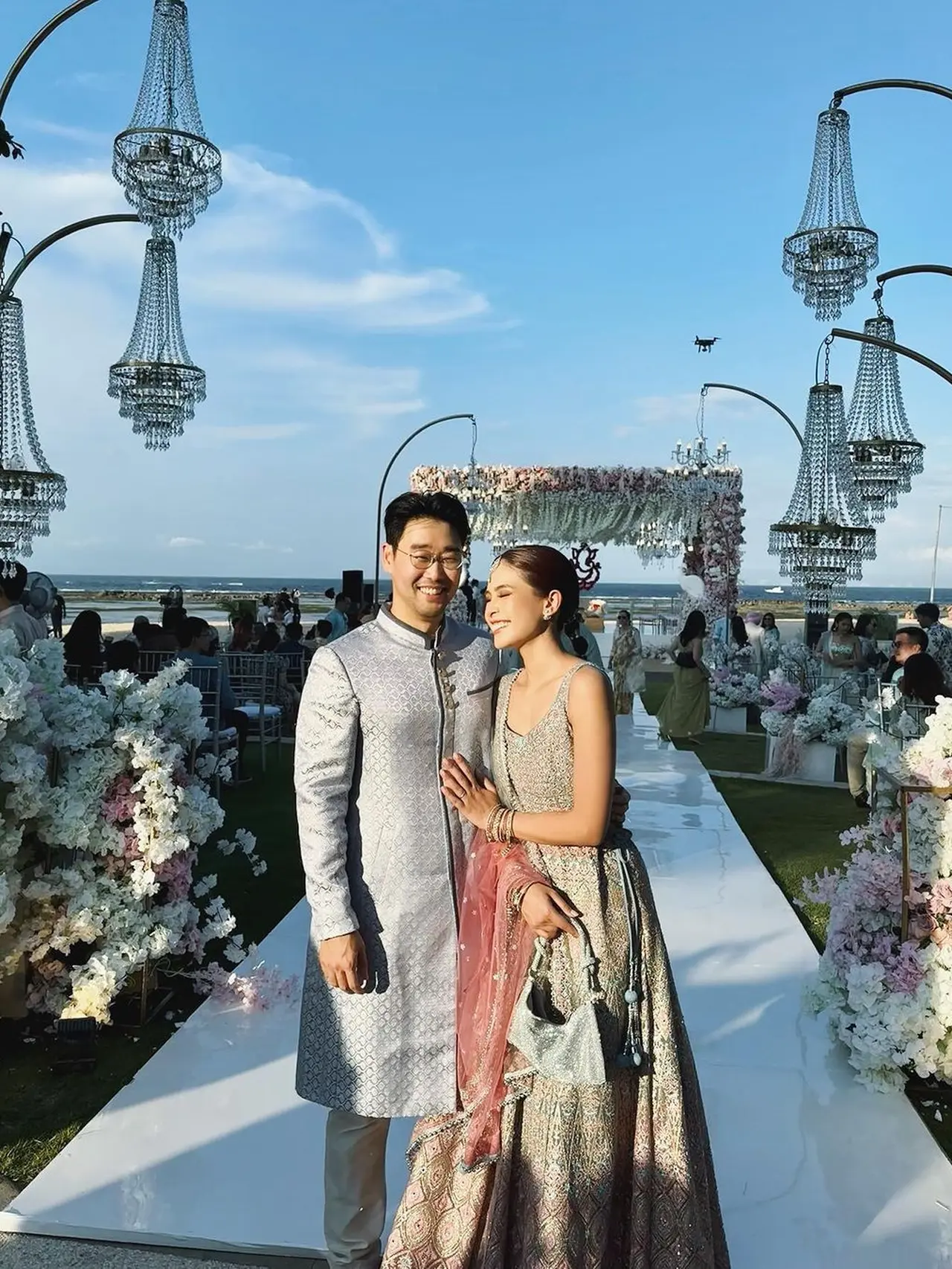 Potret Anggunnya Maudy Ayunda Kondangan Pakai Saree India