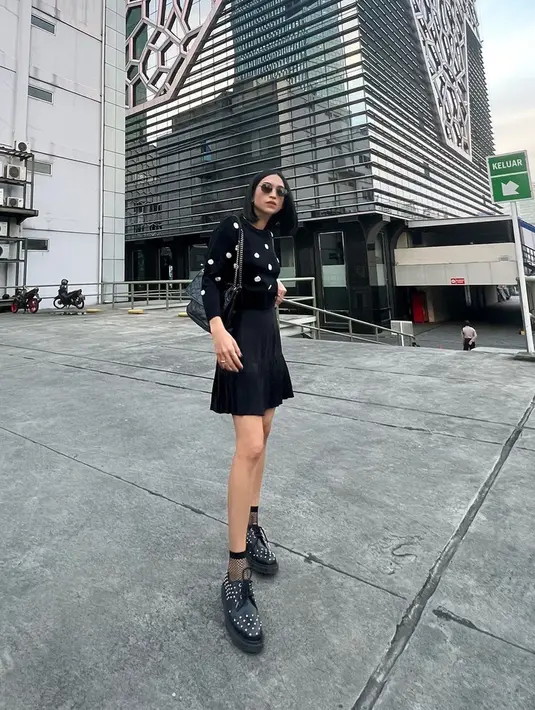 Bintangi Film Pamali, Ini Penampilan Taskya Namya Pakai Outfit Serba ...