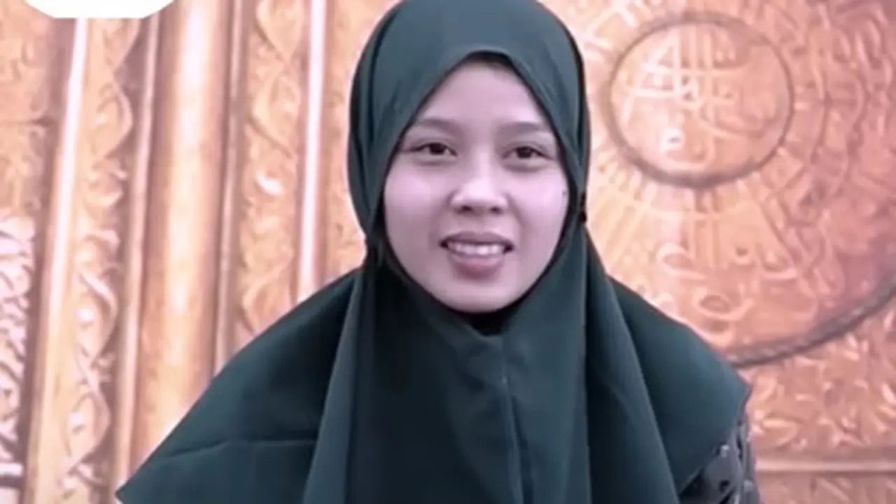 Gadis Bernama Agnes Monika Berkali-kali Menyeka Air Mata saat Prosesi ...