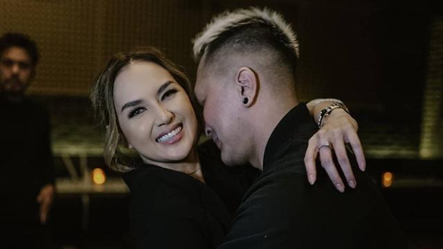 Wajib Swab, Ini 6 Momen Ultah Sara Wijayanto ke-42 Bareng Suami dan ...