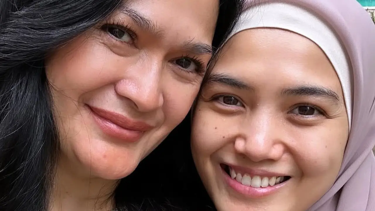 7 Potret Kedekatan Donna Harun dengan Herfiza Novianti Sang Menantu ...