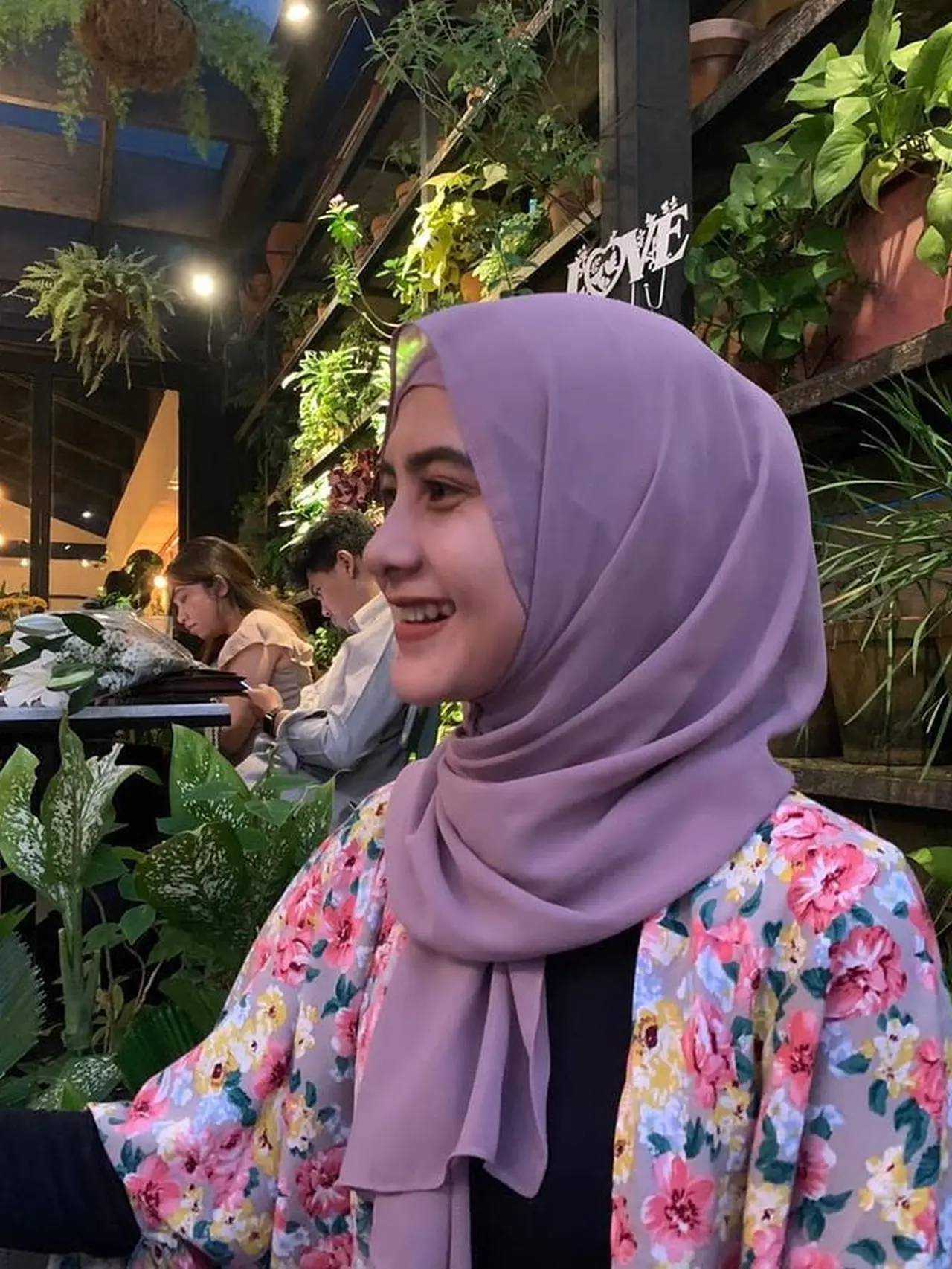 Resmi Menikah, Ini 6 Potret Lestari Istri Adi Sastro Mantan Pacar ...