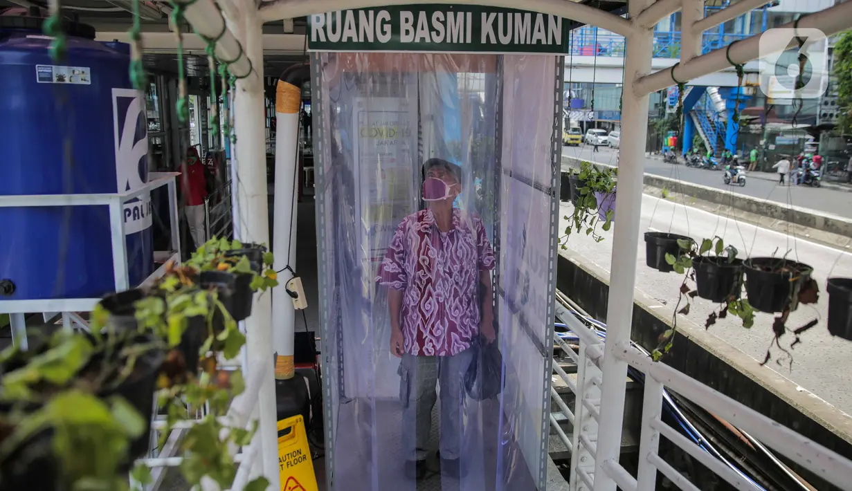 FOTO: Cegah Sebaran Covid-19, Halte Transjakarta Harmoni Dilengkapi ...