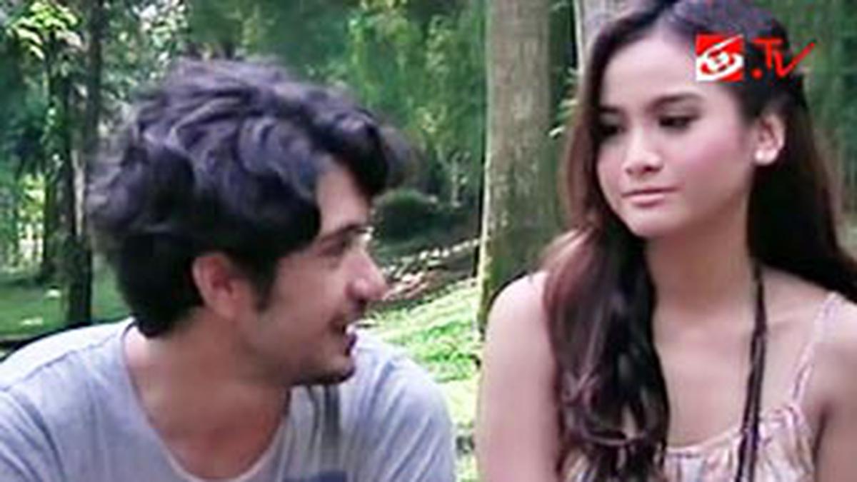 Ada Kemesraan Acha dan Reza di Balik Klip Broken Heart