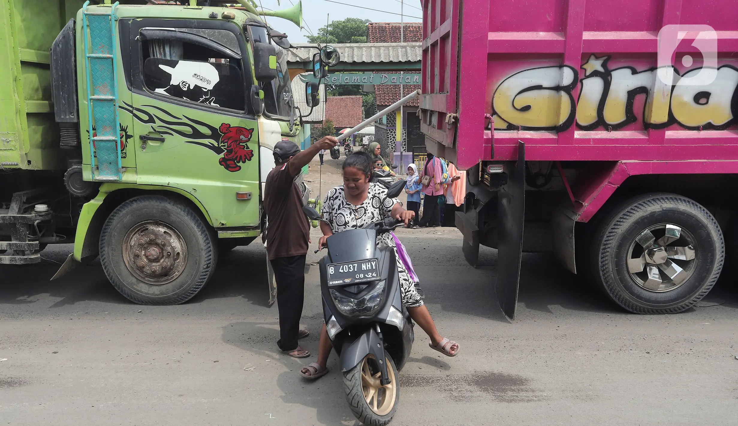 Imbas Unjuk Rasa Sopir Truk, Jalan Raya Parung Panjang Macet Parah ...