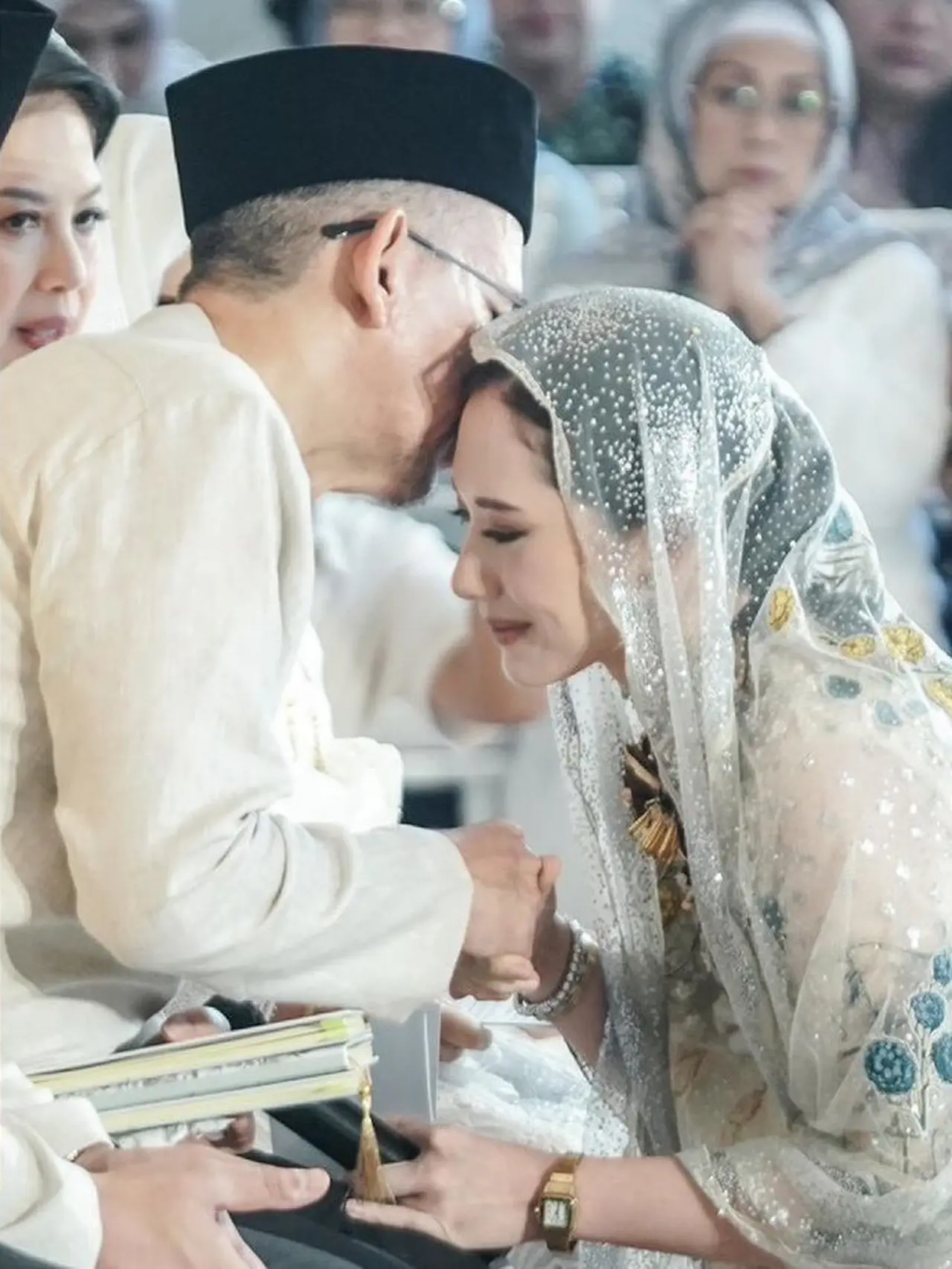 Bukti Kesederhanaan, Calon Istri Rio Haryanto Kenakan Dress Pengajian ...
