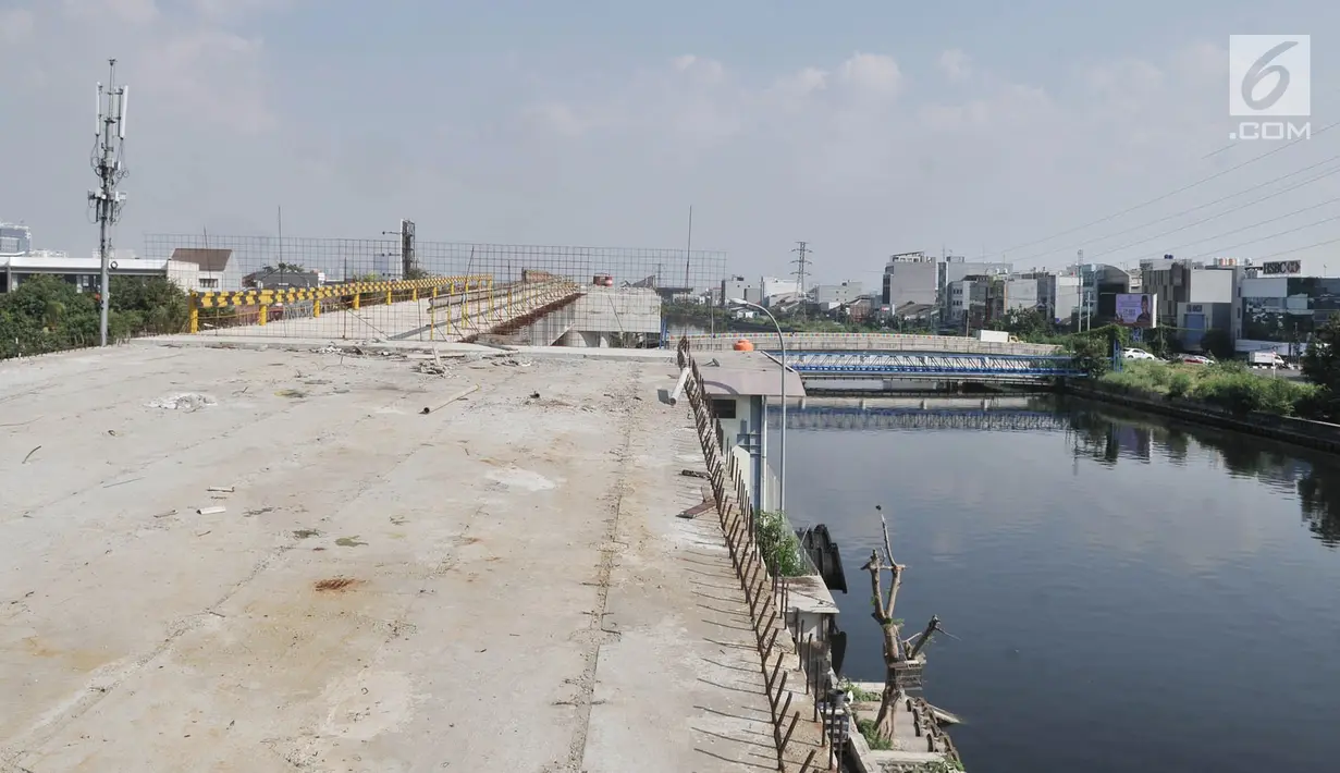 FOTO: Dibangun 2015, Pembangunan JLNT Pluit Mangkrak - Foto Liputan6.com