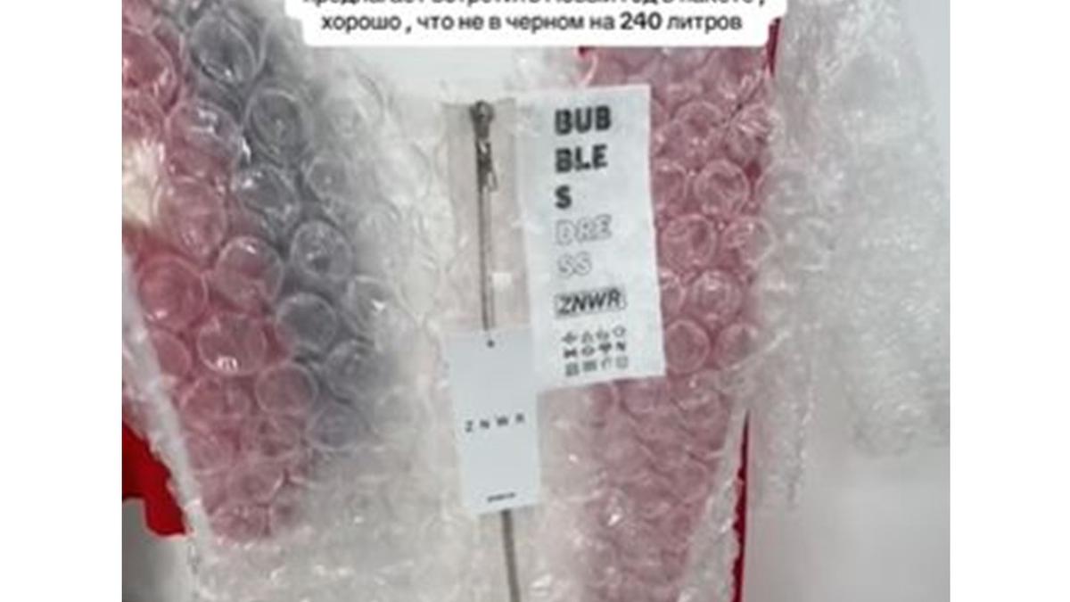 Mendobrak Batasan, Jenama Fashion Ini Luncurkan Baju Berbahan Bubble Wrap