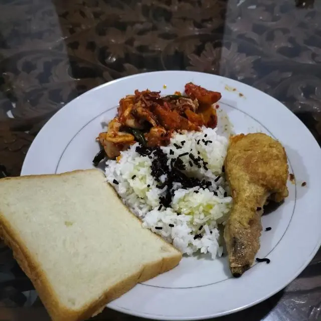 6 Potret Kombinasi Makanan Pakai Meses Ini Nyeleneh Banget, Bak Makan ...