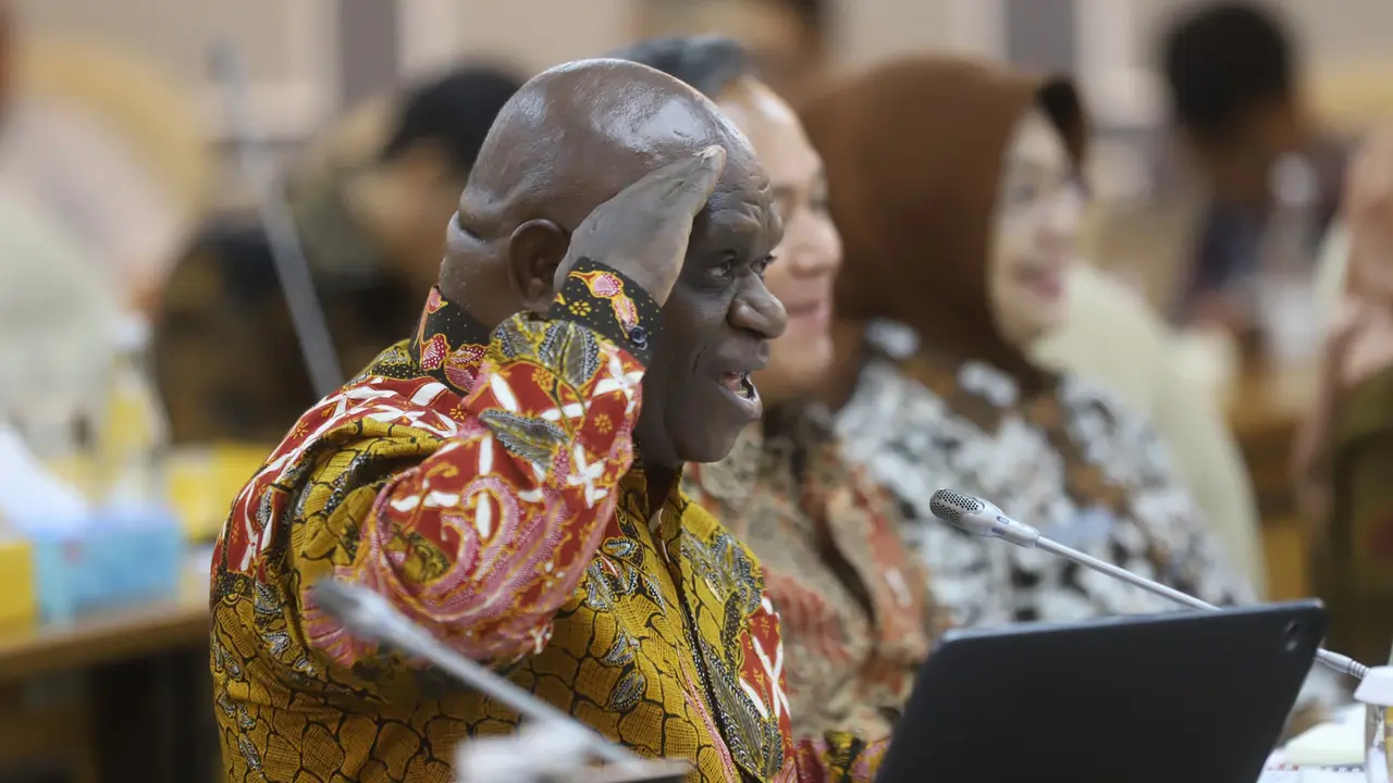 Menteri HAM Natalius Pigai Cerita 13 Tahun Tidak Punya Istri: Hanya 3 ...