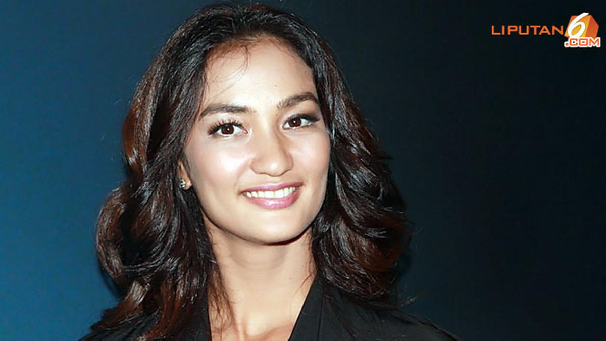 Atiqah Hasiholan Berharap Menikah Tahun Ini