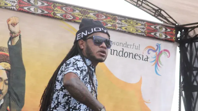 Hari ke-Dua Festival Crossborder Skouw 2019 Dimeriahkan Tari Moses dan Dave Solution - Lifestyle ...