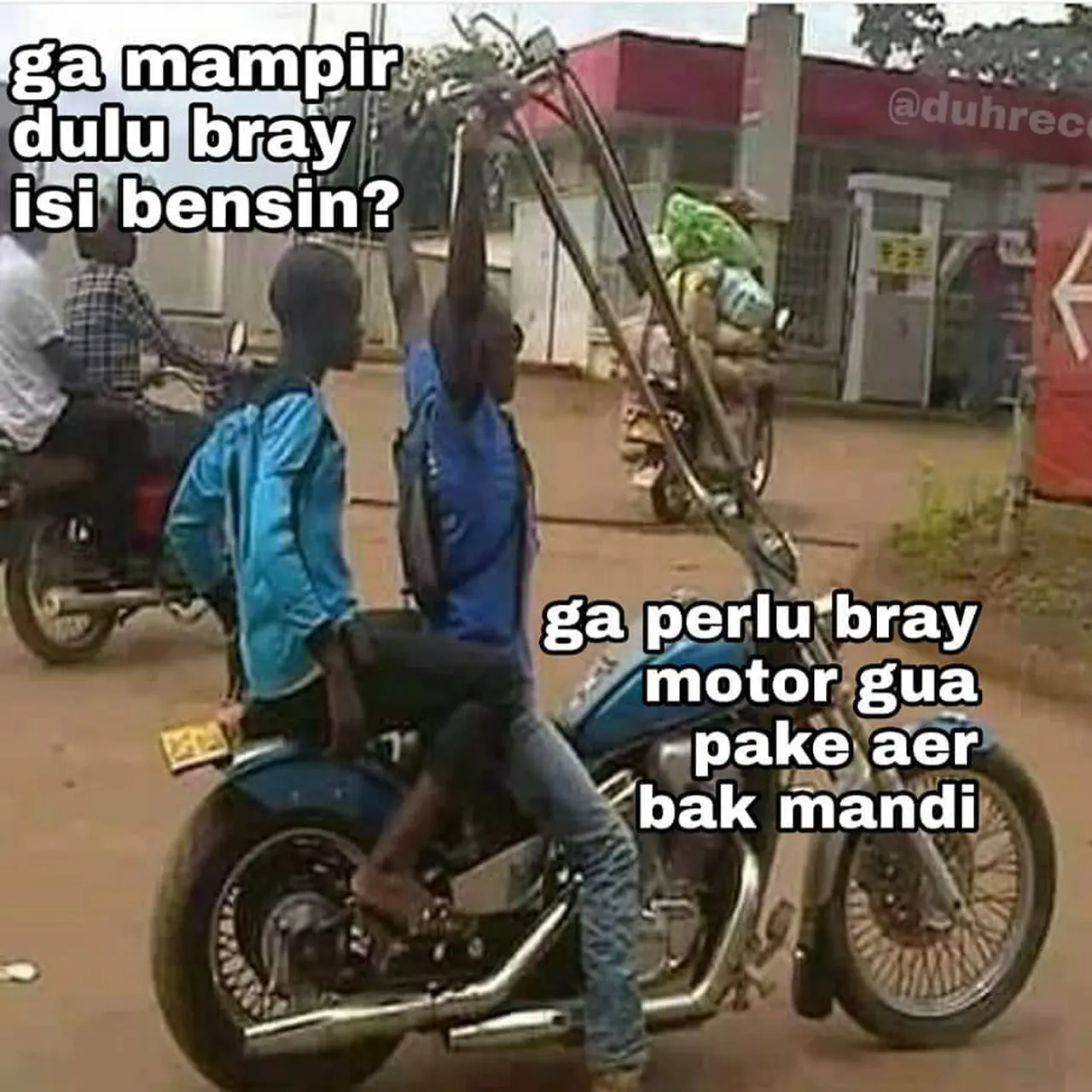 6 Meme Kelakuan Orang Naik Motor Boncengan Ini Bikin Tepuk Jidat - Hot ...