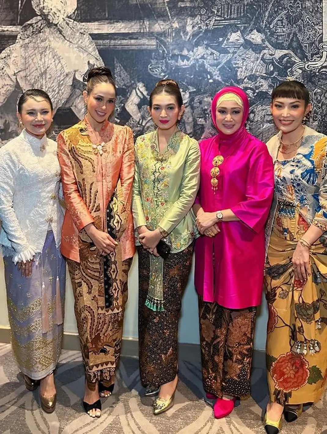 6 Potret Kebaya Selvi Ananda yang Variatif, Bergaya Klasik hingga Modern yang Inspiratif - Photo ...