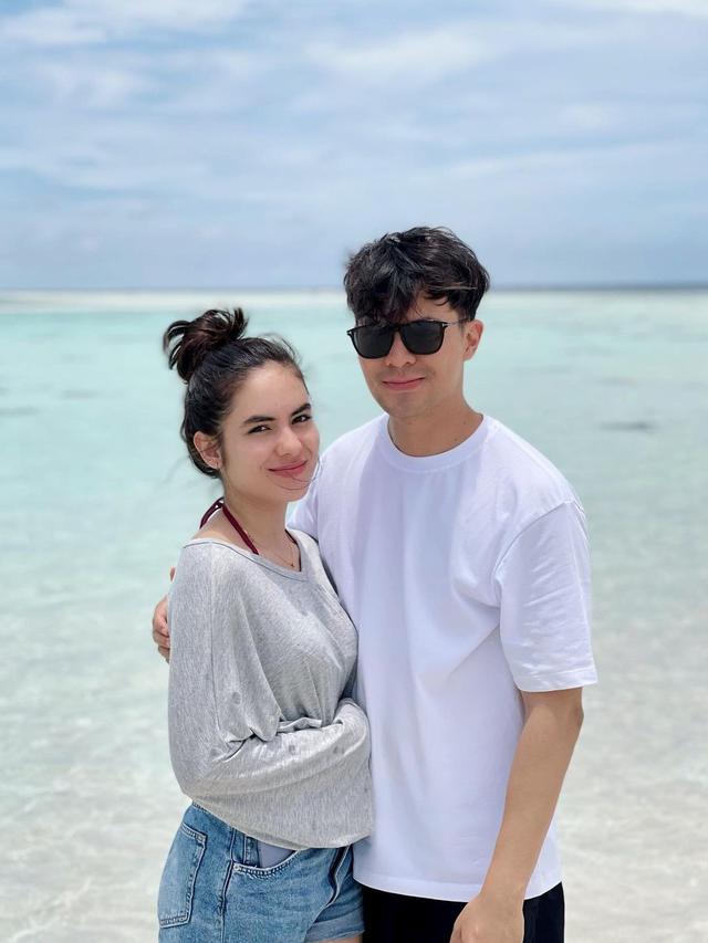 7 Potret Liburan Steffi Zamora dan Fero Walandouw di Manado, Mesra ...