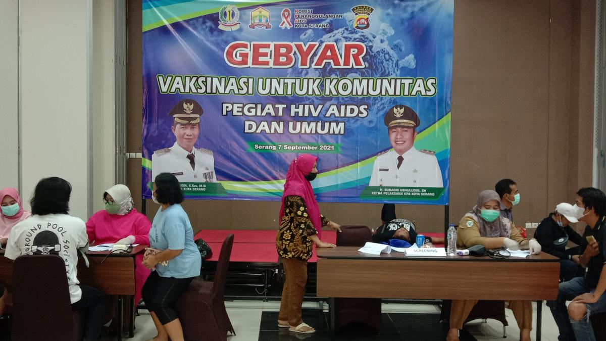 Cerita Mami Jeni Ajak Komunitas Transpuan Banten Ikut Vaksinasi Covid ...