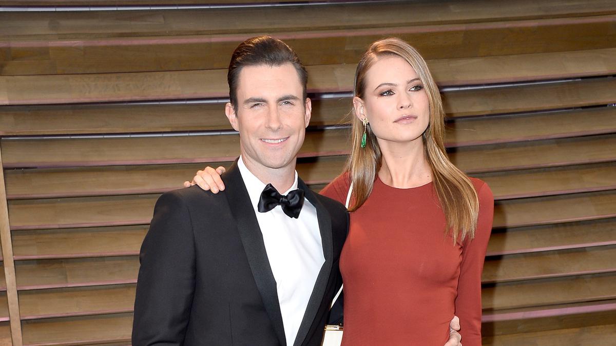 6 Potret Mesra Adam Levine dan Behati Prinsloo yang Kini Diterpa Isu ...