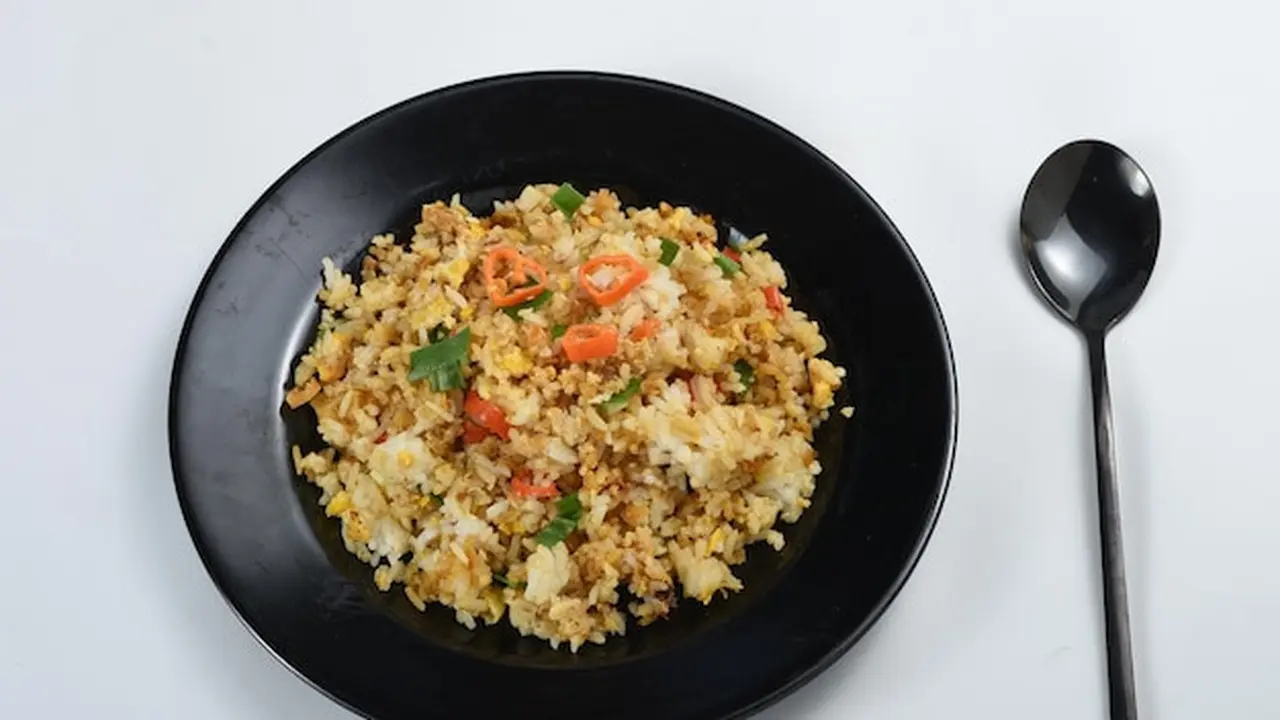Resep Nasi Goreng Rendah Kalori, Nikmati Hidangan Favorit Tanpa Rasa Bersalah - Food Fimela.com