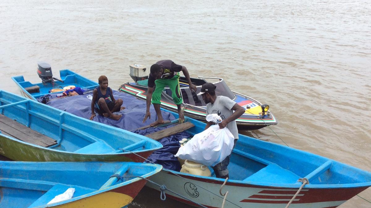 3 Ribu Liter BBM untuk Relawan Gizi Buruk Asmat - Regional Liputan6.com