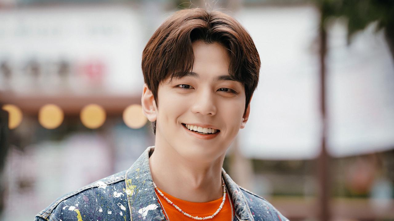 Sempat Dianggap Tuli Nada, Ini Dia Profil Kim Min Kyu