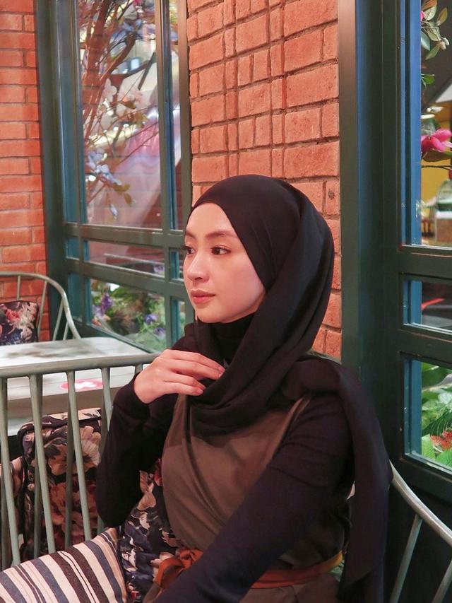 Jarang Tersorot, Ini 6 Potret Terbaru Febiola Novita yang Kini Berhijab ...
