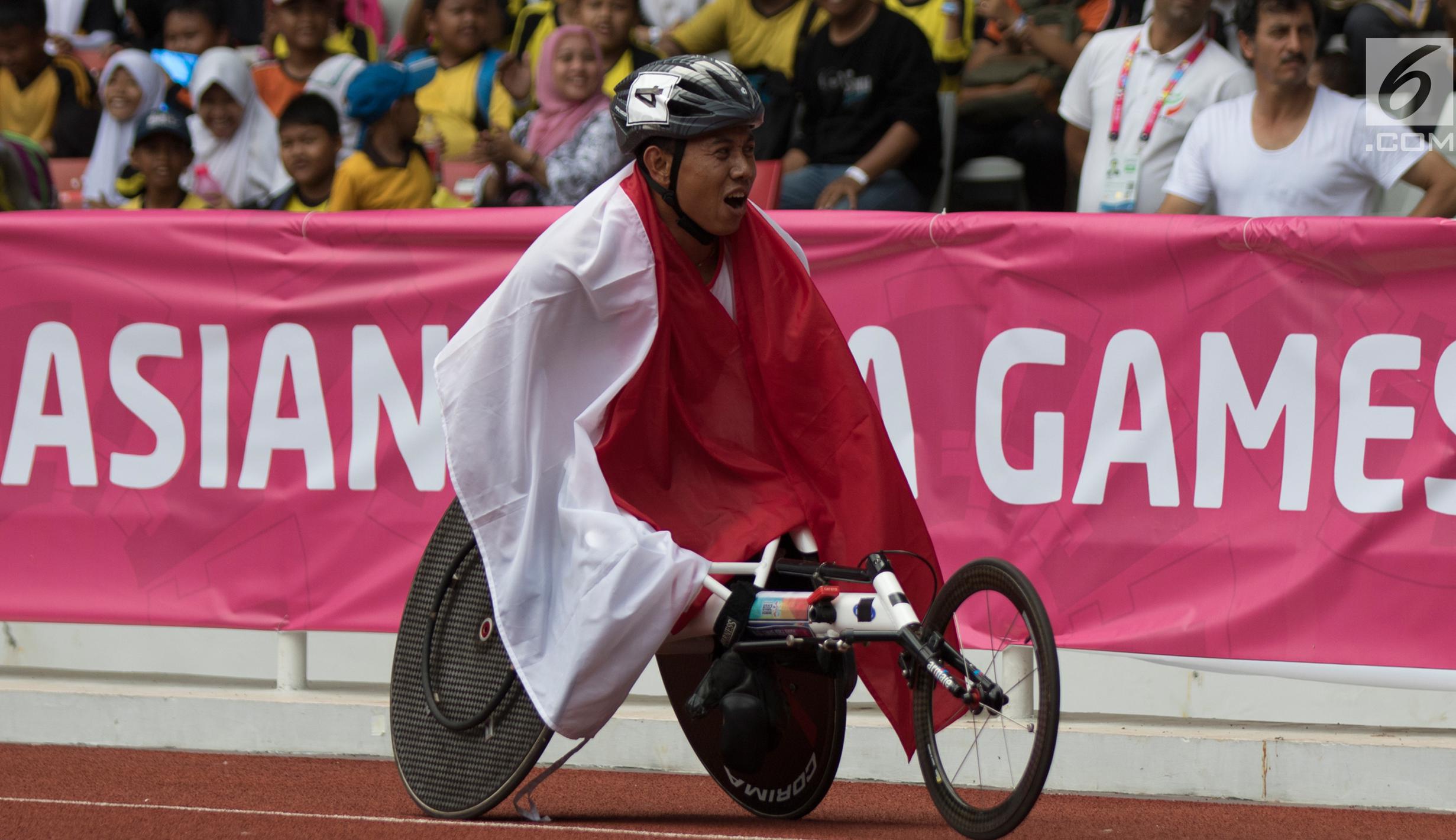 FOTO: Sujud Syukur Jaenal Aripin Raih Perak Asian Para Games 2018