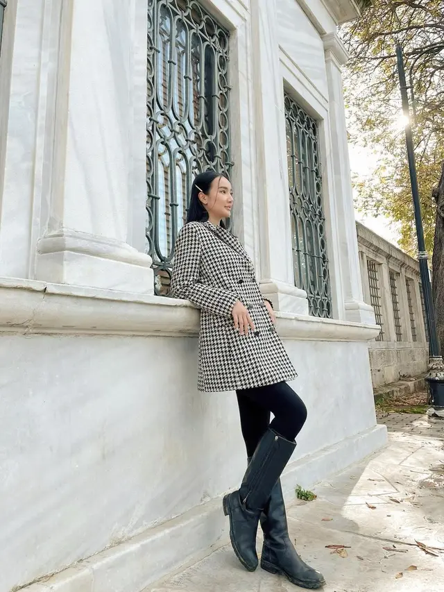 6 Potret Bella Aprilia Sant saat Liburan di Luar Negeri, Tampil Stylish ...