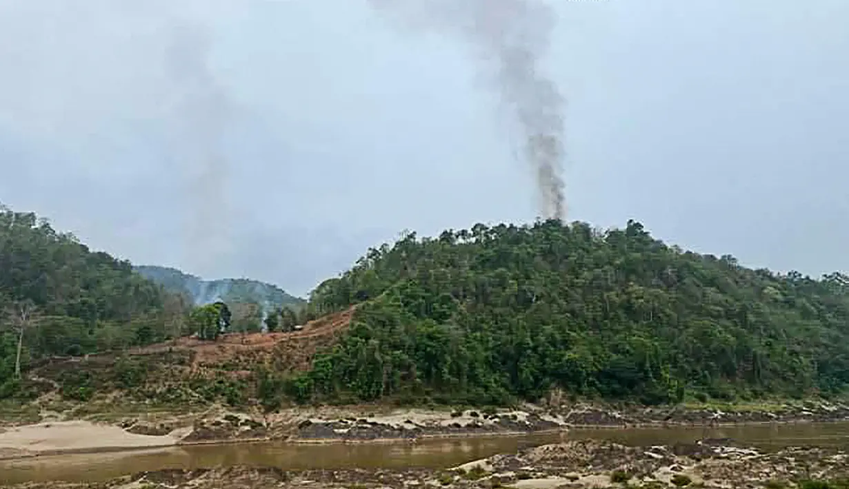 FOTO: Pangkalan Militer Myanmar Diserang Pemberontak Etnis Karen - Foto ...
