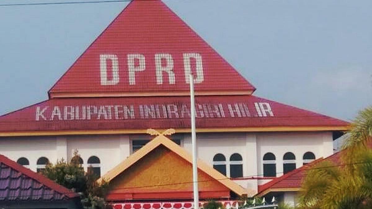 Insiden Lupa Kibarkan Bendera Merah Putih Saat HUT RI di Gedung DPRD ...