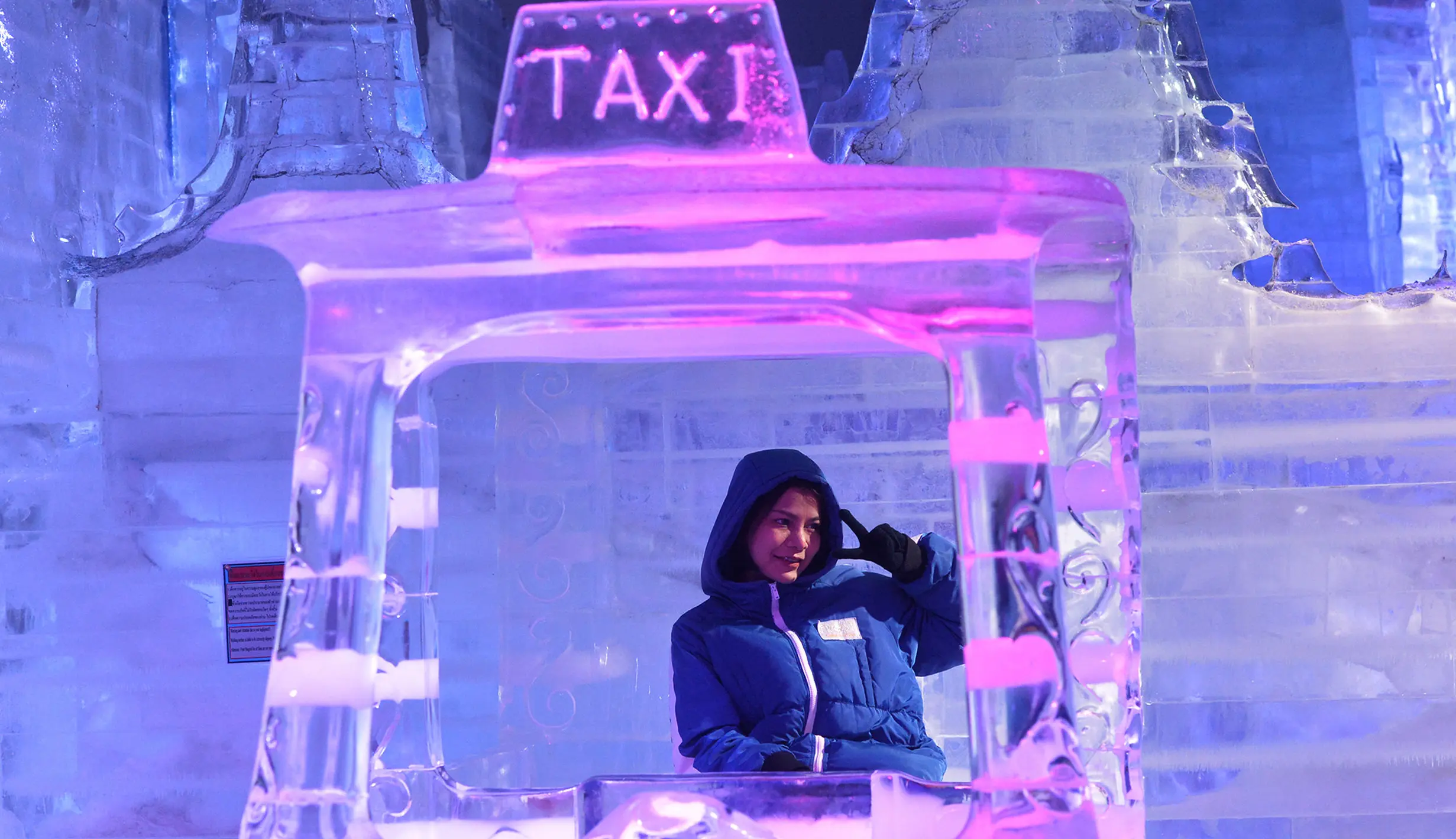 FOTO: Mengunjungi Negeri Frozen Ala Thailand di Frost Magical Ice of ...