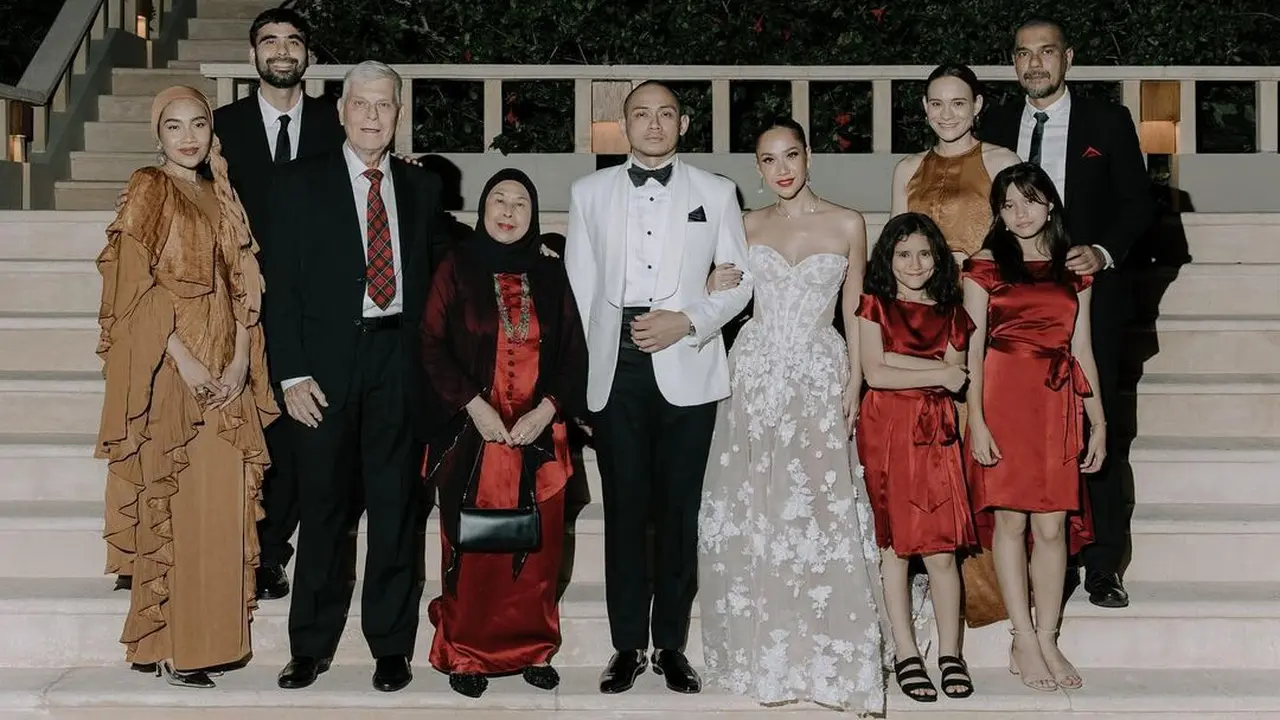 6 Potret BCL dan Tiko Bareng Keluarga Besar, Makin Lengkap karena The Sinclair - Hot Liputan6.com