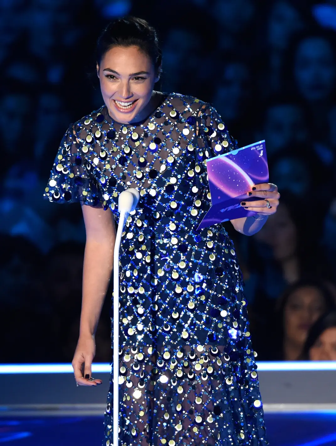 PHOTO: Cantiknya Wonder Woman di Panggung MTV VMA 2017 - Foto Liputan6.com