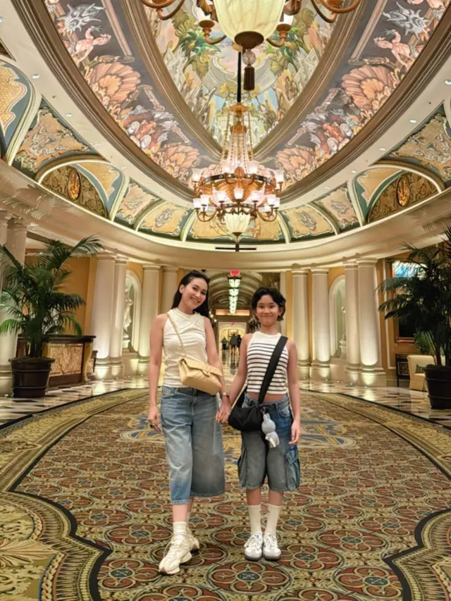 7 Potret Ayu Ting Ting Liburan Bareng Bilqis di Amerika Serikat Usai ...