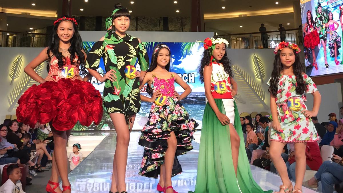 Menggemaskan, Model Anak-anak Berlenggak-lenggok di Atas Catwalk Penuh ...