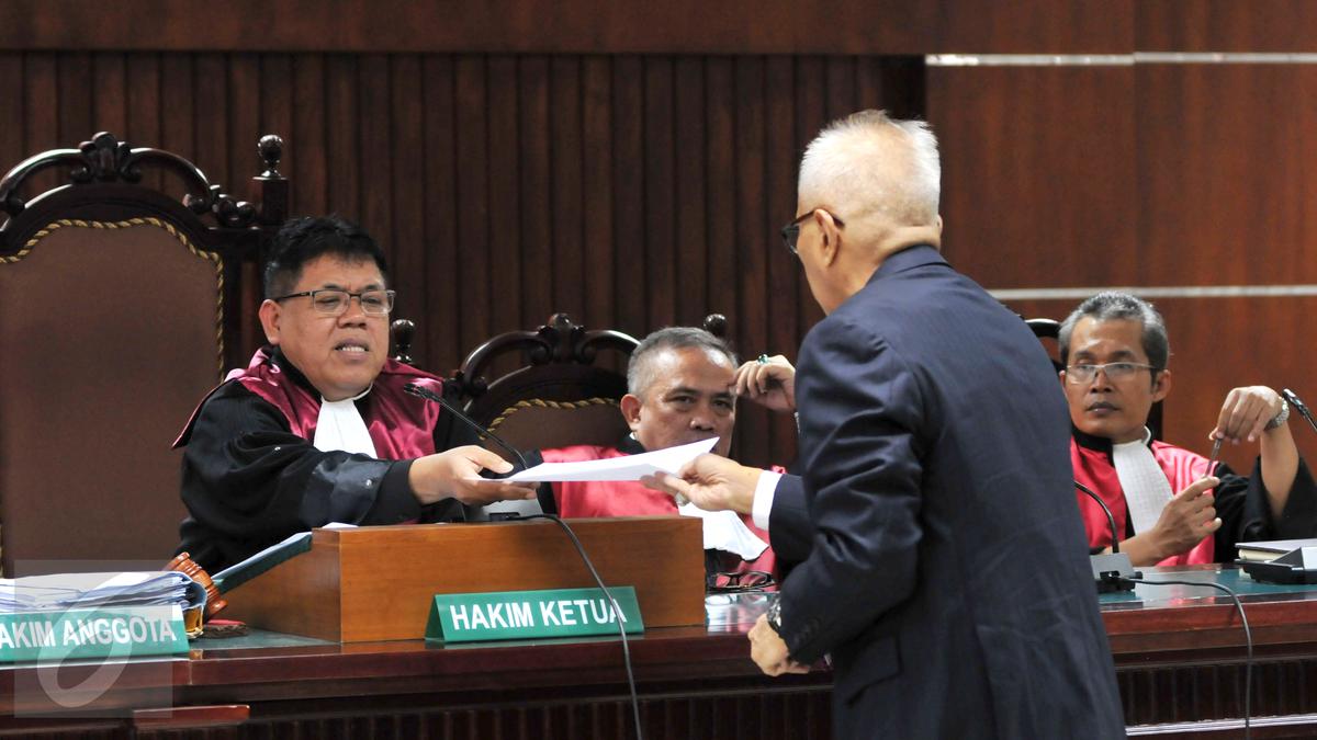 OC Kaligis Protes Rekaman Sadapan Diputar Saat Sidang - News Liputan6.com
