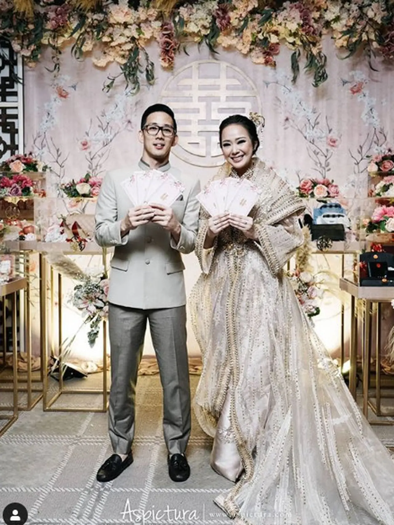 Mengenal Sangjit, Tradisi Pertunangan yang Baru Dilalui Yuanita ...