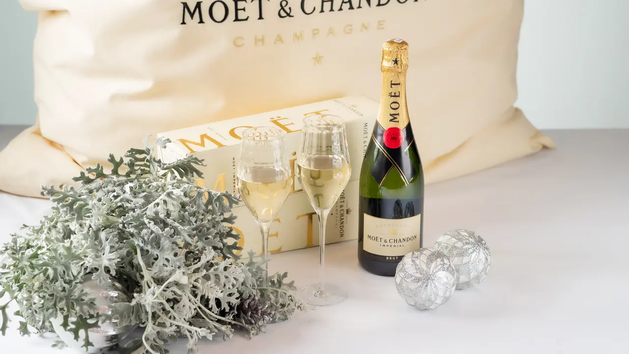 Raffles Jakarta Hadirkan Tipsy Tea, Kombinasi Pastry Buatan Chef ...