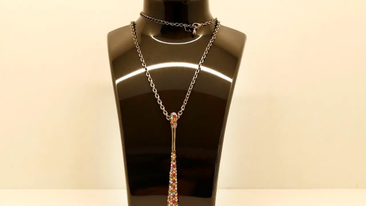 7 Model Kalung Emas Panjang yang Cocok untuk Perempuan Berhijab, Elegan ...