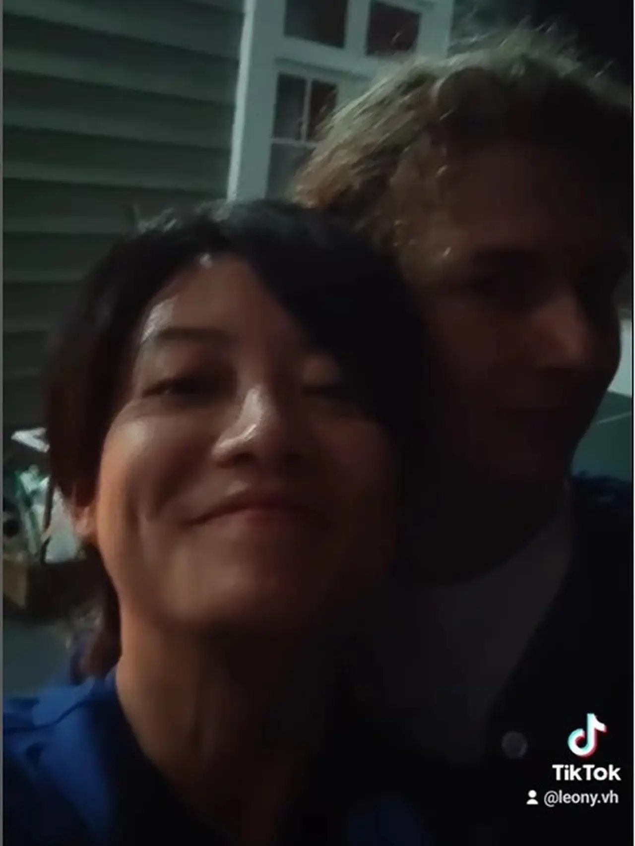 6 Potret Romantis Leony dan Sang Kekasih yang Akan Rayakan Natal di New ...