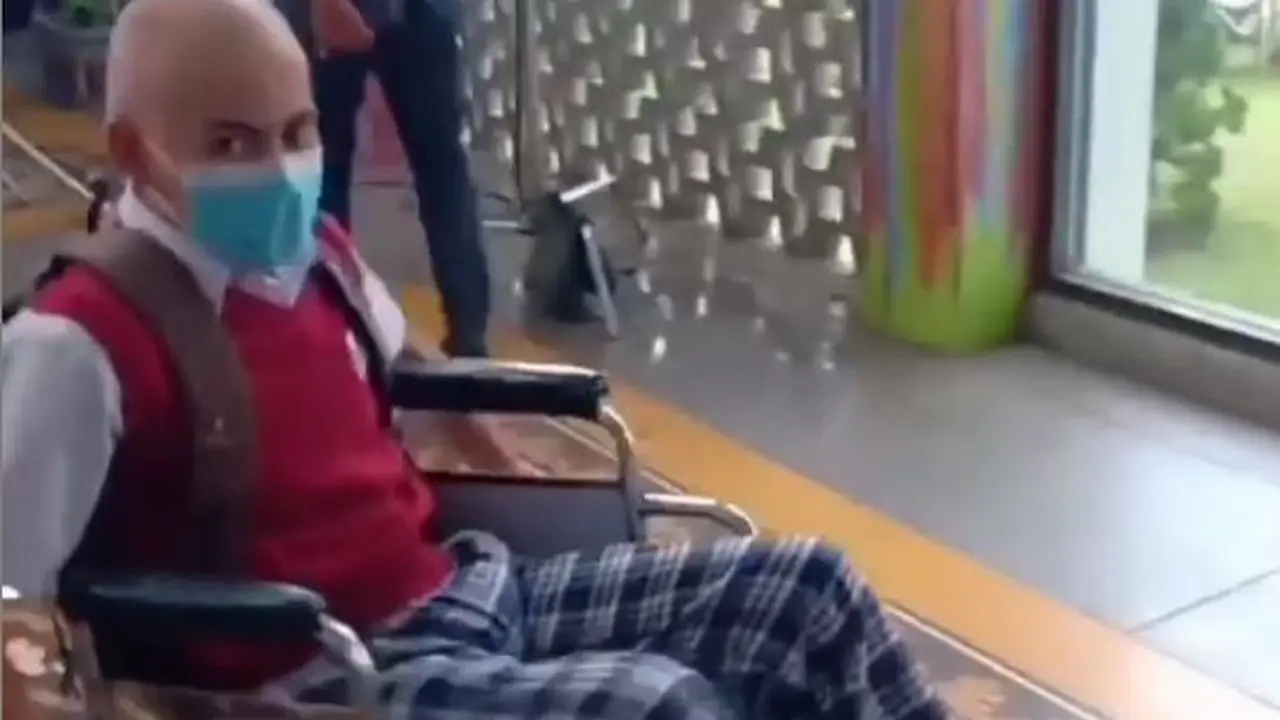 6 Potret Rey Bong Pemeran Joko 'Dari Jendela SMP' Tampil Botak ...