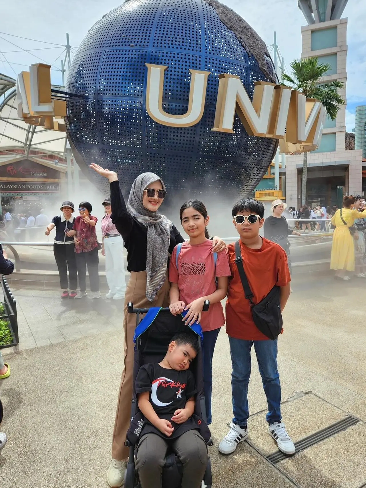 6 Potret Kedekatan Zio Anak Tommy Kurniawan dan Lisya Nurrahmi, Bak Ibu Kandung - Hot Liputan6.com