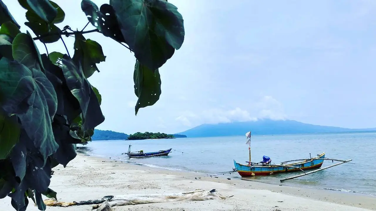 Paras Menawan Pulau Sebesi Sebelum Tertutup Abu Vulkanik Gunung Anak ...