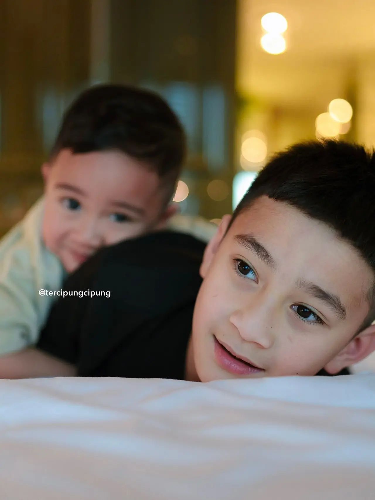 7 Potret Bromance Rafathar dan Rayyanza Main Bareng, Kakak Beradik Menggemaskan - Hot Liputan6.com