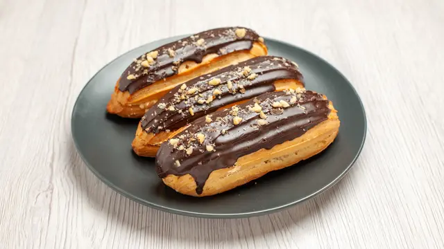 Chocolate Eclair Recipe: Making the Elegant French Dessert at Home ...