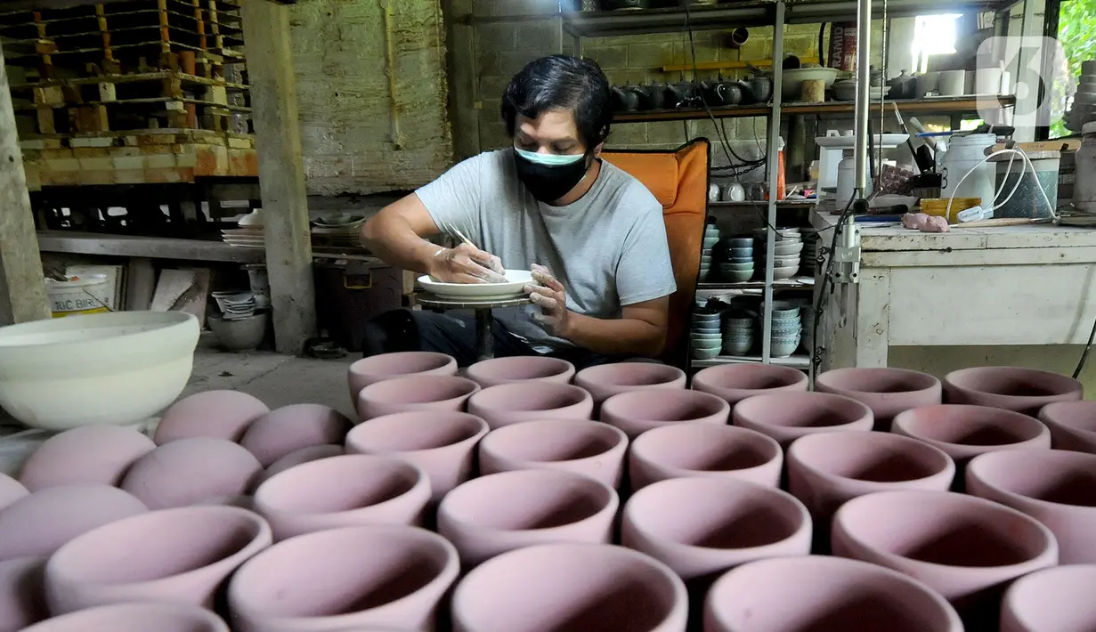 FOTO: Keramik Bojongsari Depok Tetap Bertahan di Masa Pandemi - Foto ...