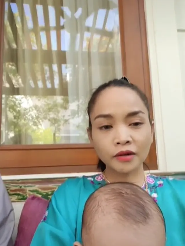6 Potret Ibu Jeje 'Slebew' yang Viral di TikTok, Kerabat Dekat Dede Yusuf - Hot Liputan6.com