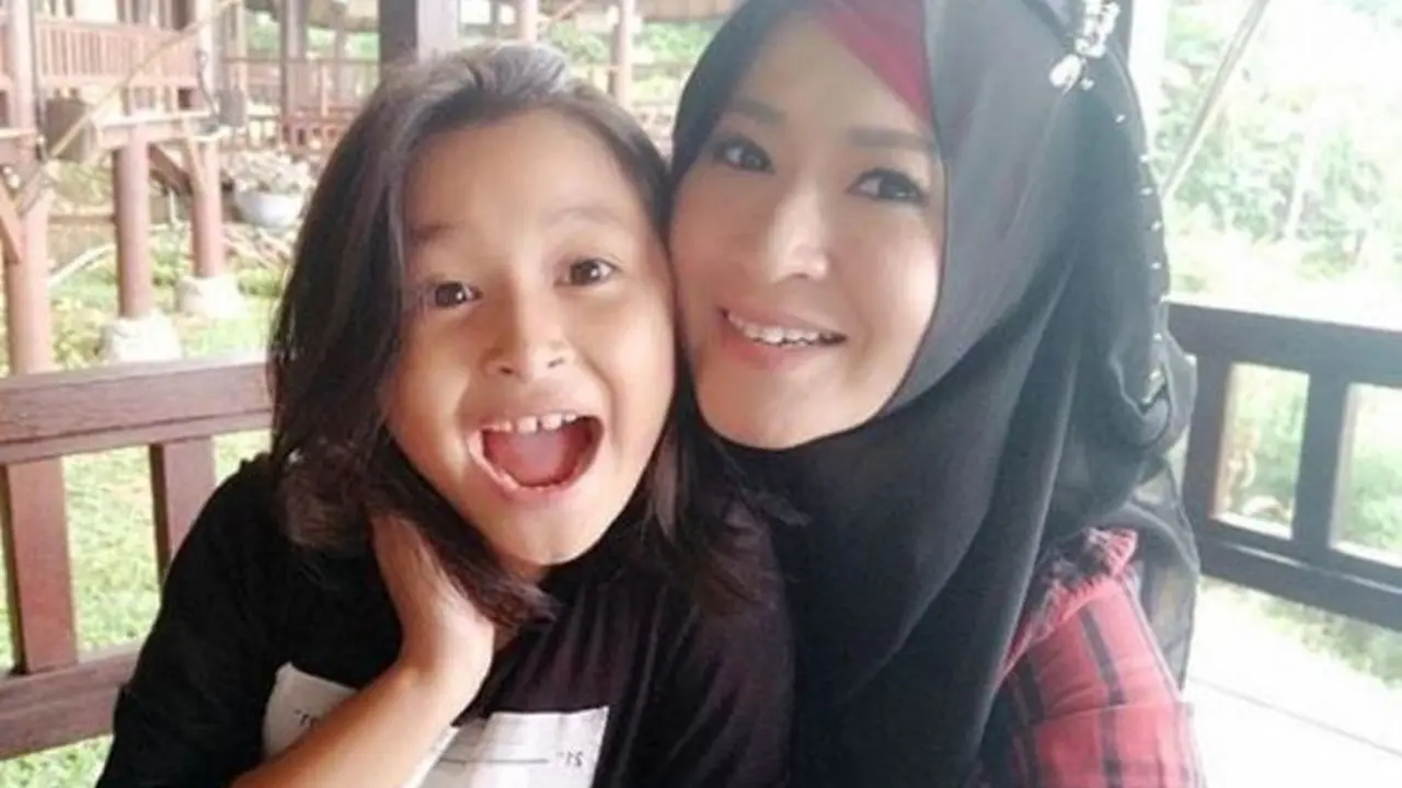 6 Potret Perubahan Penampilan Nasha Anaya Bareng Okie Agustina, Kecil ...