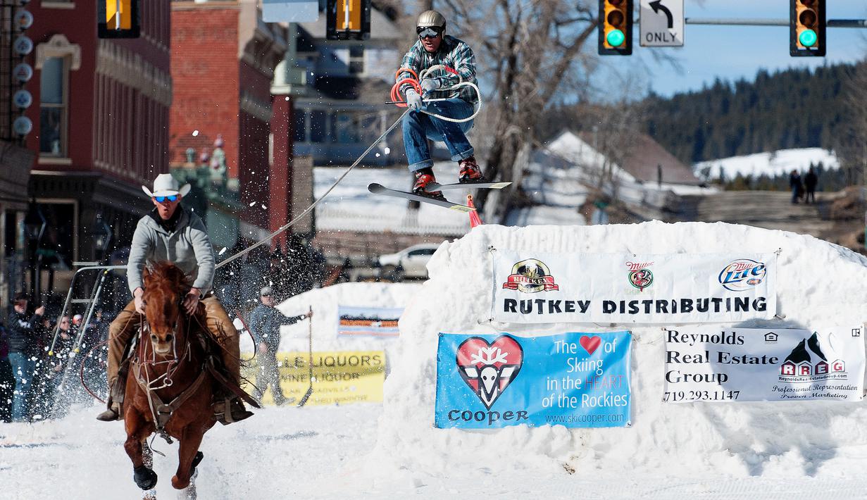 FOTO: Melihat Aksi Pemain Ski dalam Kompetisi Ski Joring di Colorado ...