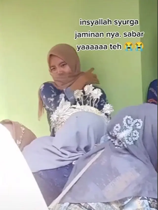 Viral Istri Pertama Nangis Terisak Ikhlaskan Suami Nikah Lagi, Bikin Nyesek - Hot Liputan6.com