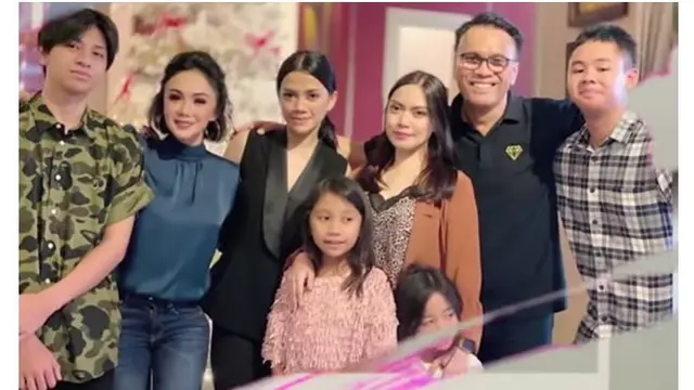 6 Potret Kebersamaan Yuni Shara dan Mantan Suami, Tetap Rukun Meski Sudah Bercerai - Hot ...